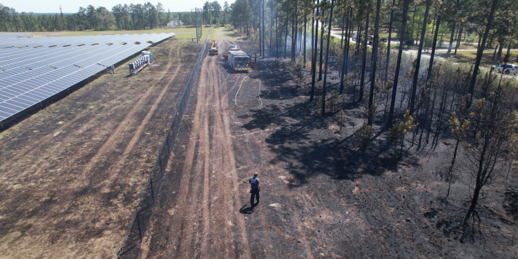 Large outside fire destroys several vehicles and building – Moore ...