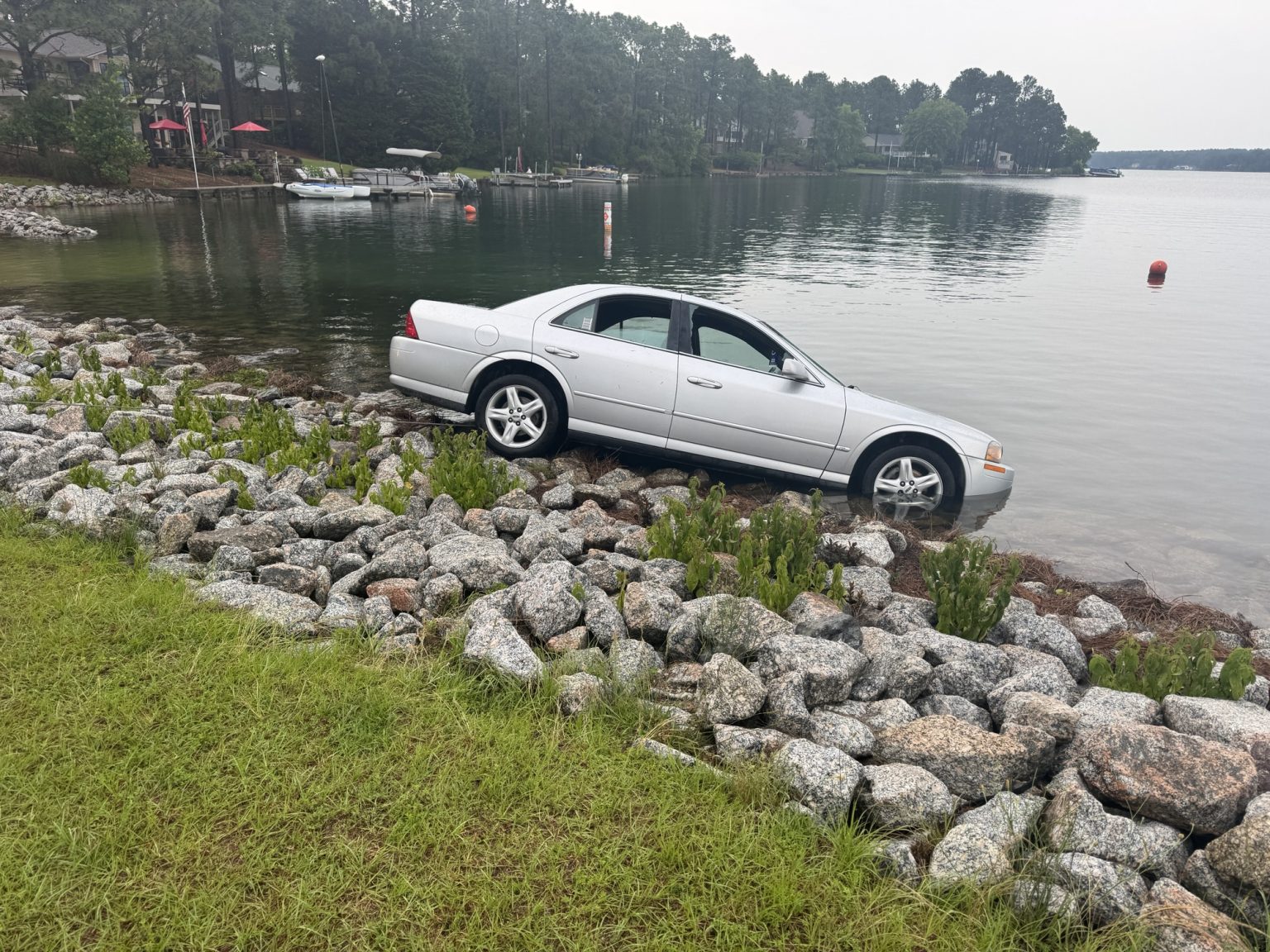 Driver loses consciousness, crashes car into Lake Auman | Moore County News